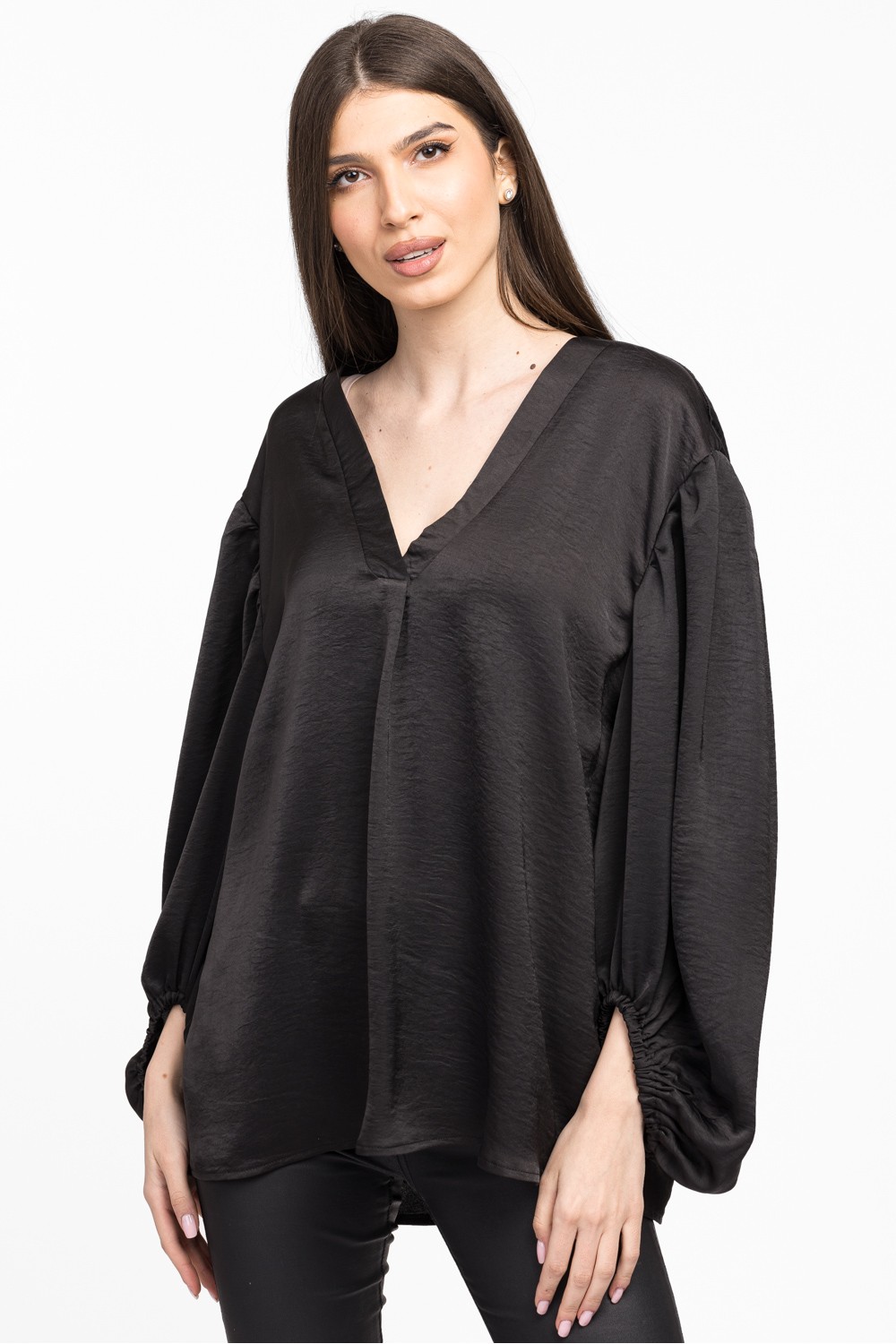 Bluza neagra din satin cu maneci ample