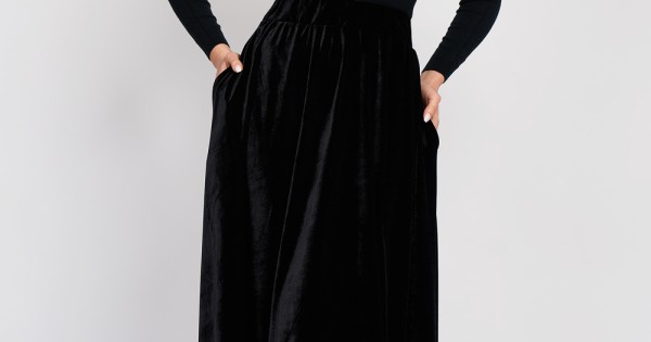 Fusta clos din catifea neagra
