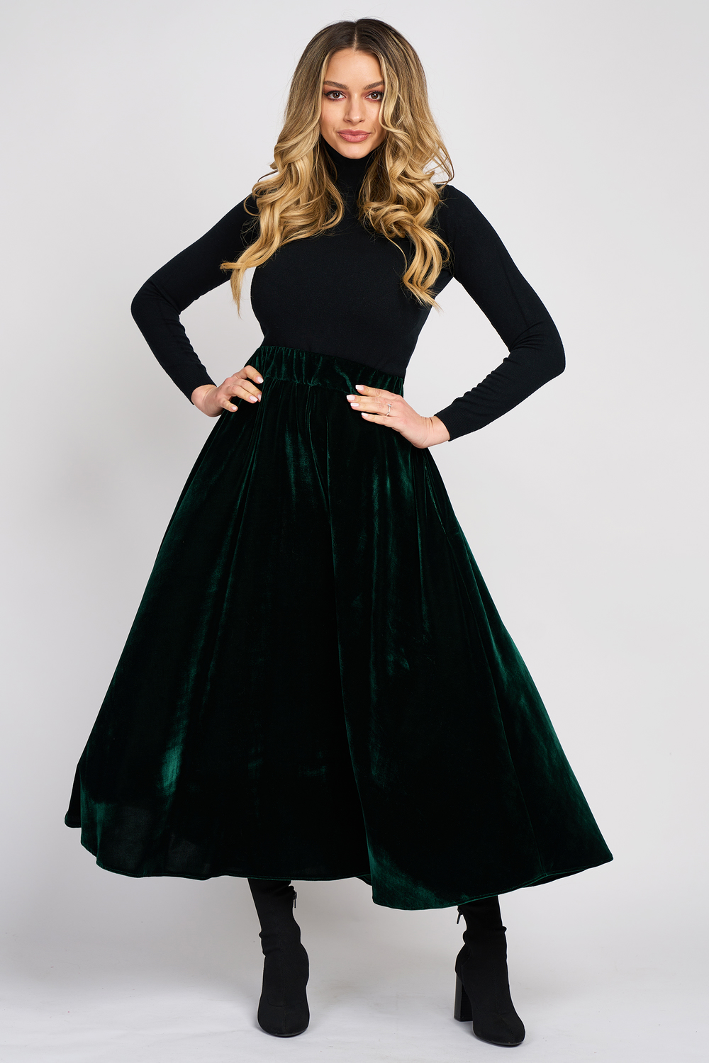 Fusta clos din catifea verde smarald